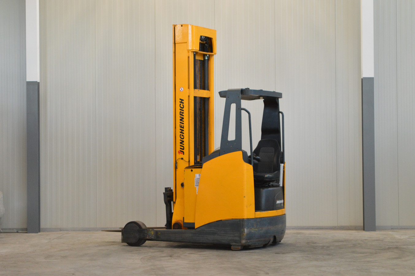 Jungheinrich ETV325 tolóoszlopos targonca behúzott és kitolt oszloppal ...